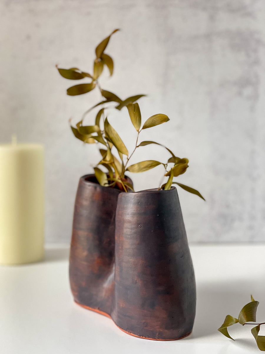 Organic Infinity Vase – Biscuit Ceramics